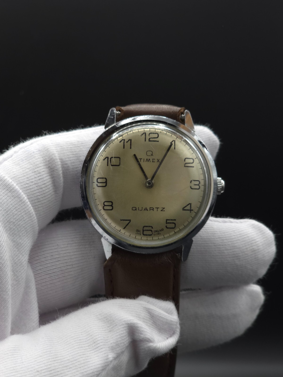 Timex Q Quartz Watch 1980 Mens Vintage - Gem