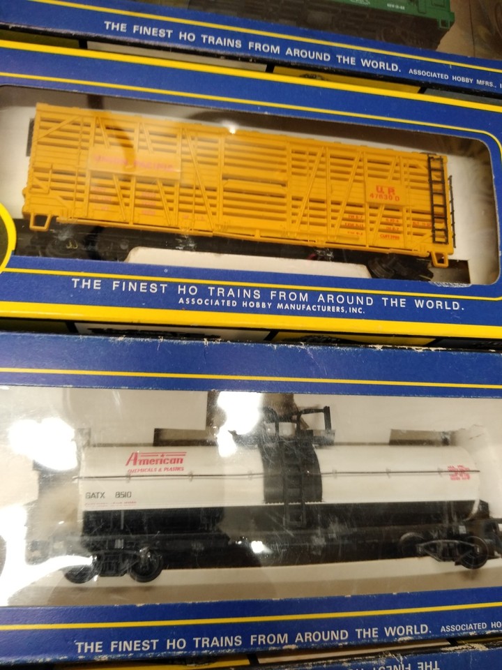 Vtg AHM HO Train Set Union Pacific Diesel Locomotive Cars Track ...