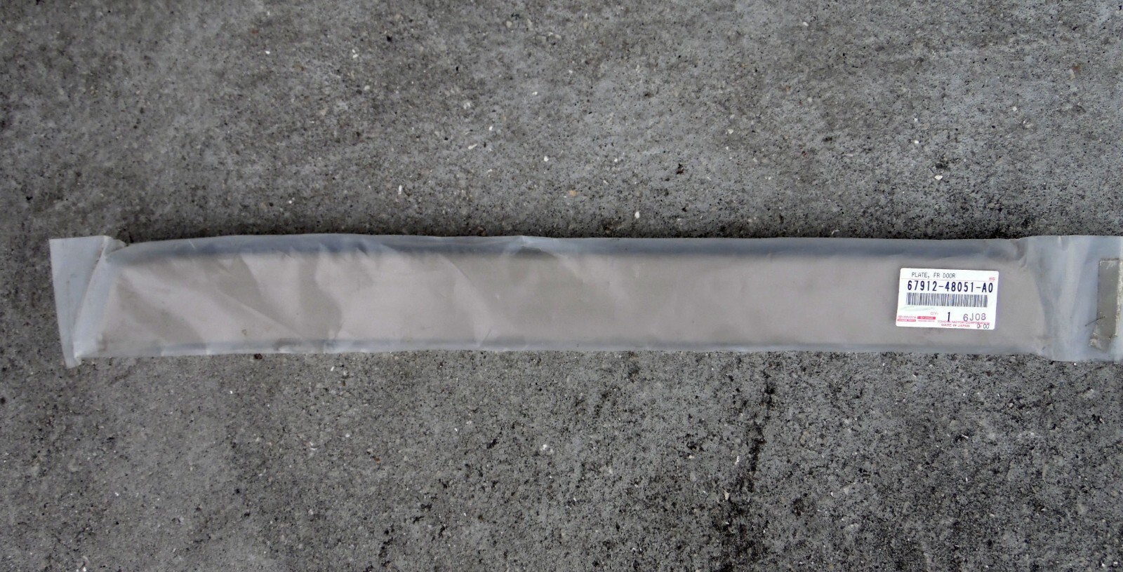 Genuine 67912-48051-A0 LH Front Door Scuff Plate for LEXUS RX330-400h ...