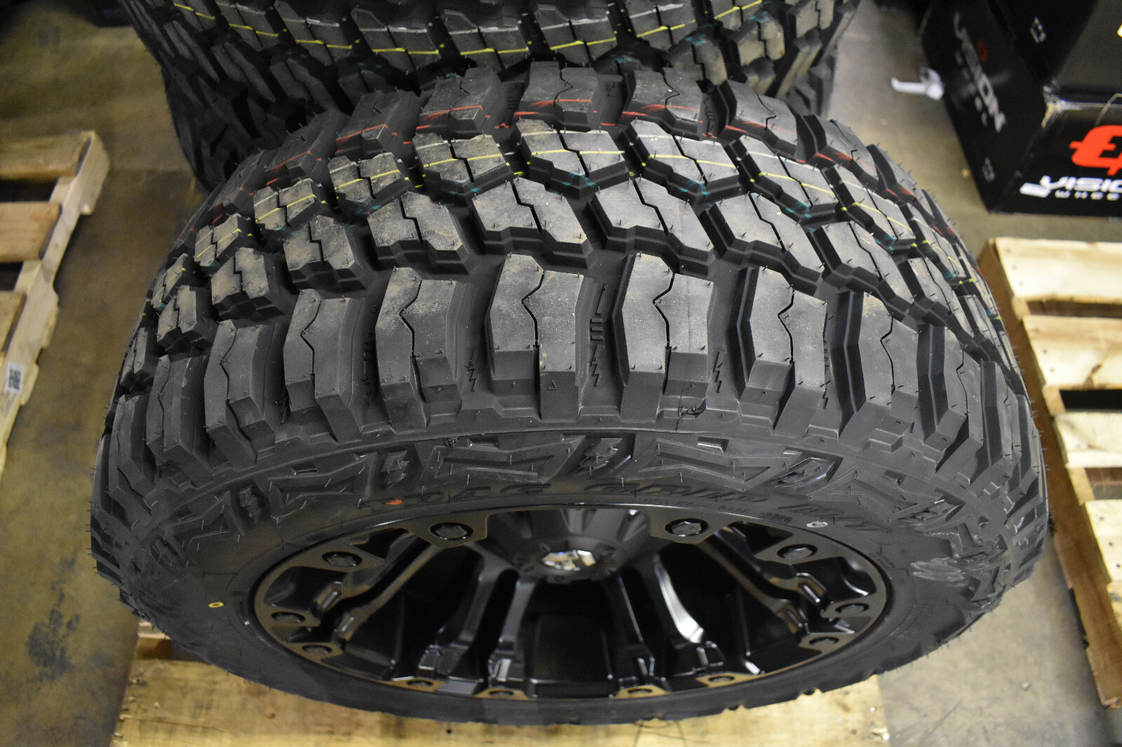 20x10 Fuel D560 Vapor Black Wheels Rims 33" MT Tires 8x6.5 Chevy ...