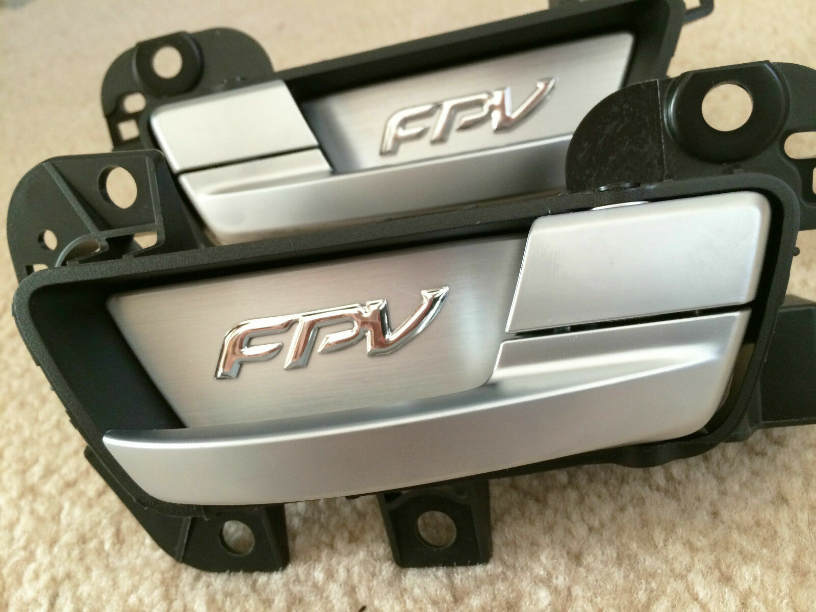 *FPV INTERIOR DOOR HANDLE INSERT BADGE FOR FPV/FORD FG FALCON XR6/XR8 ...