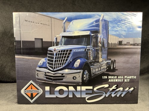 Moebius Models International Lone Star 1:25 Scale Model Kit *FACTORY ...