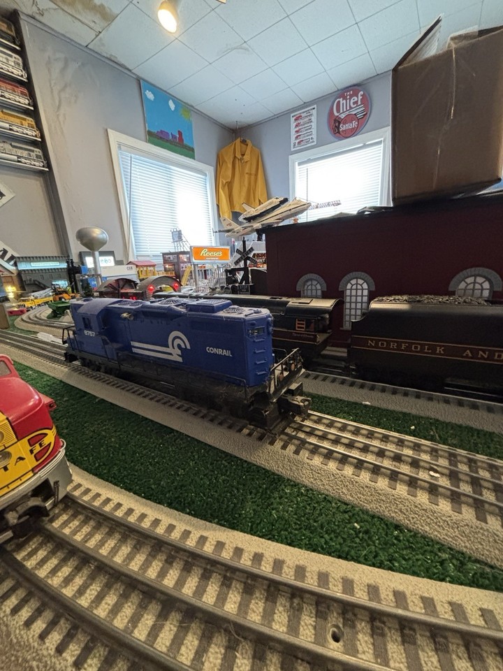 Lionel 6-8757 O Gauge Conrail GP-9 Diesel Locomotive | eBay