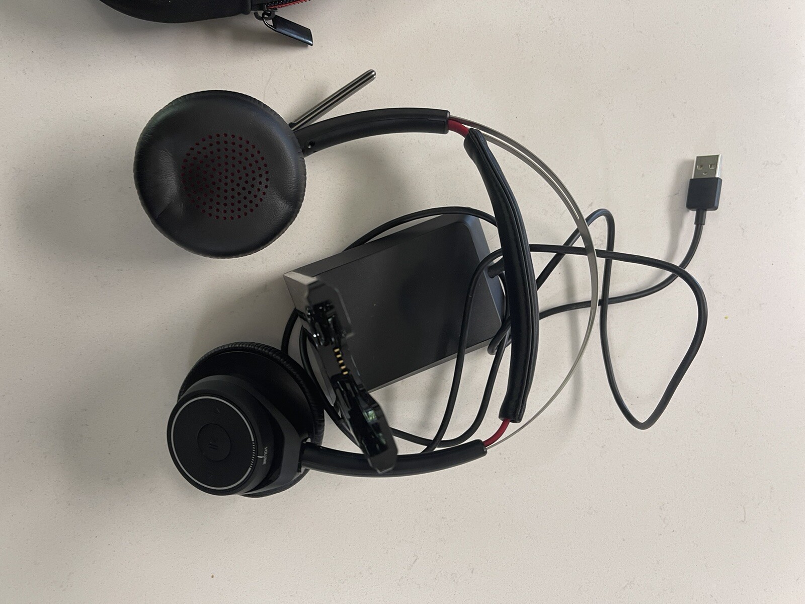 Plantronics Voyager Focus UC B825 Stereo Bluetooth Noise Cancelling PC ...