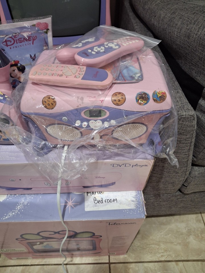 Disney Princess Pink 13" CRT Color TV Model DT1350-P W/DVD Player & 3 ...