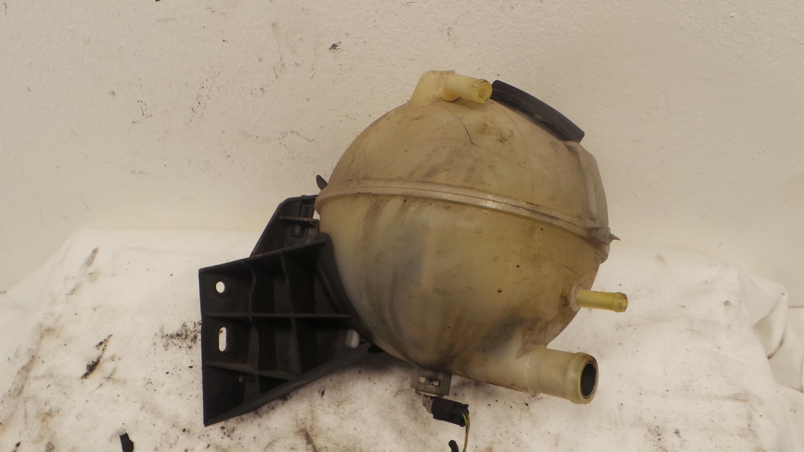 Mercedes Benz W639 Vito Ausgleichsbehälter A 6395010503 | eBay
