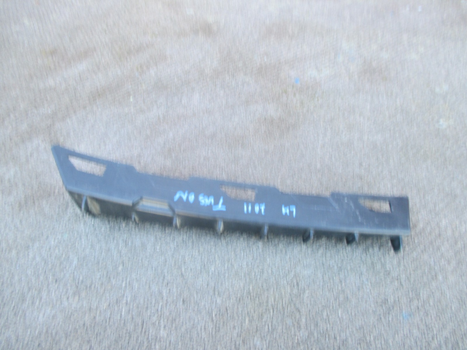 HYUNDAI OEM 16-18 Tucson Front Bumper Grille Lower Bracket Left 86555 ...