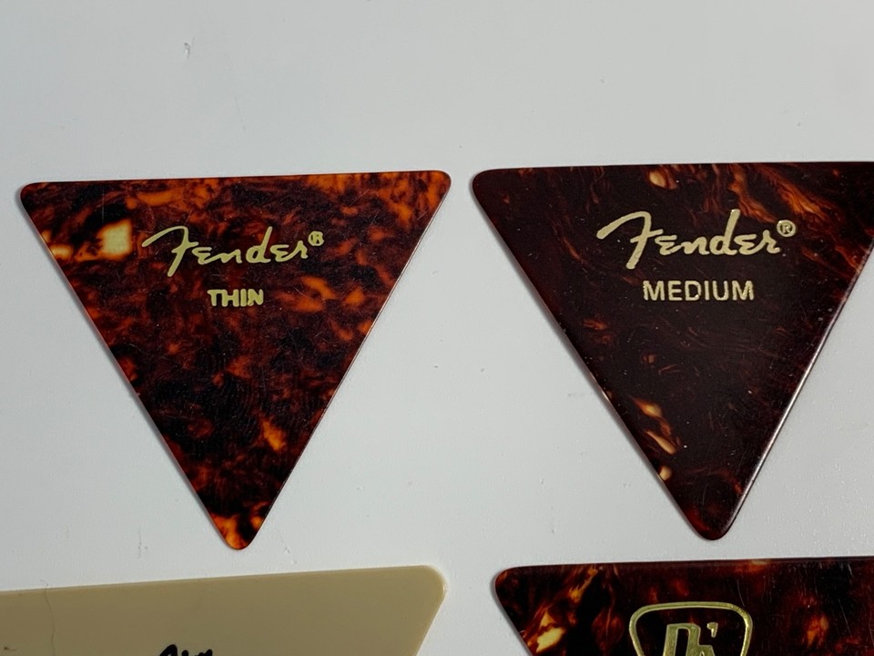 Lot of 4 Vtg Fender, Delrin, D'andrea Triangle Shape Guitar Picks Thin ...