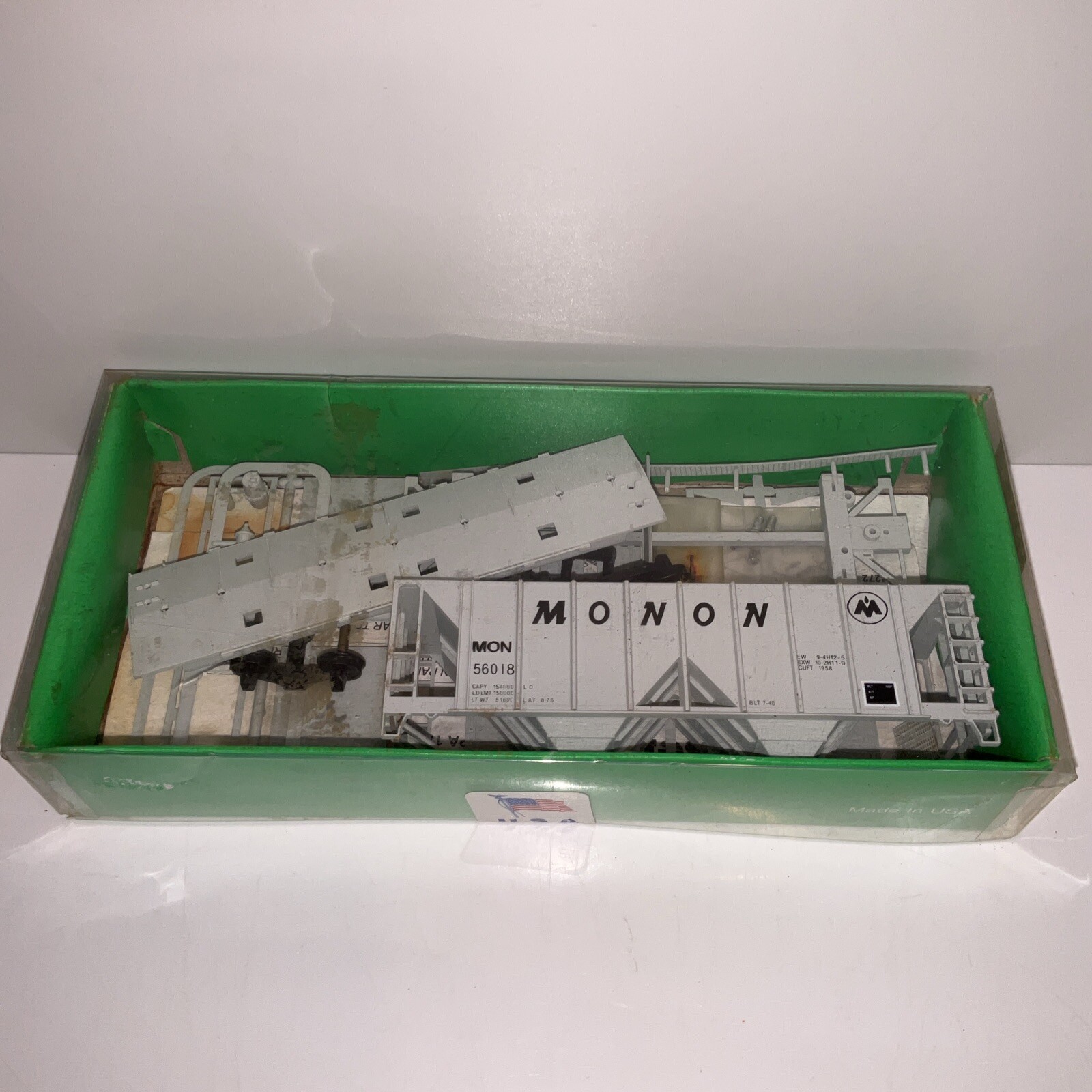 New Bowser HO Scale Monon 70-Ton 2-Bay Covered Hopper Kit #55605 | eBay