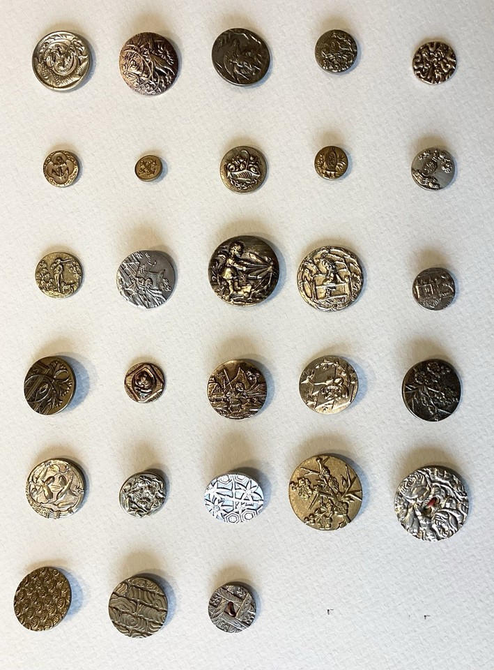 BEAUTIFUL CARD OF 28 FRENCH TIGHT METAL ANTIQUE BUTTONS | eBay UK