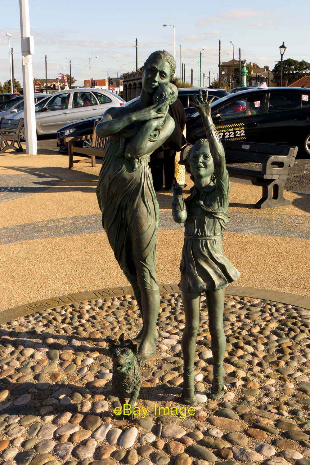 Photo 6x4 Welcome Home to Fleetwood The Welcome Home statue celebrates ...