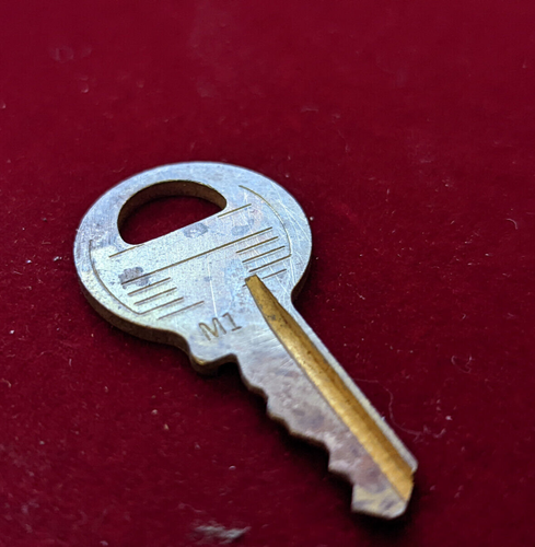 Master Lock M1 Pre-Cut Replacement Key (Used) Bitting Unknown | eBay