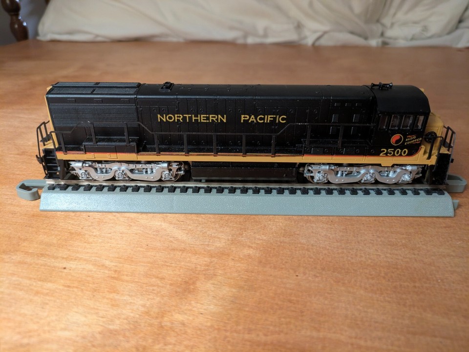 AHM/Rivarossi (#5055NP) HO Scale Northern Pacific GE U25C Diesel ...