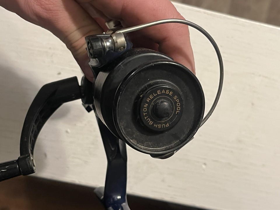 Vintage SILSTAR FX40B REAR DRAG Graphite Spinning fishing reel Ratio 4. ...