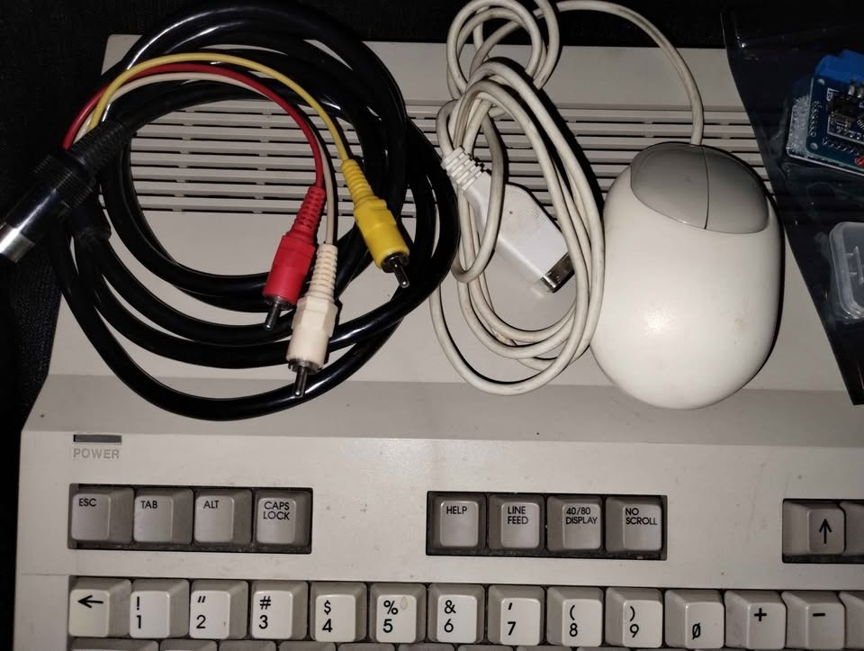 Commodore 128 with trackball, KungFu Flash, mouse, more! WORKS! | eBay