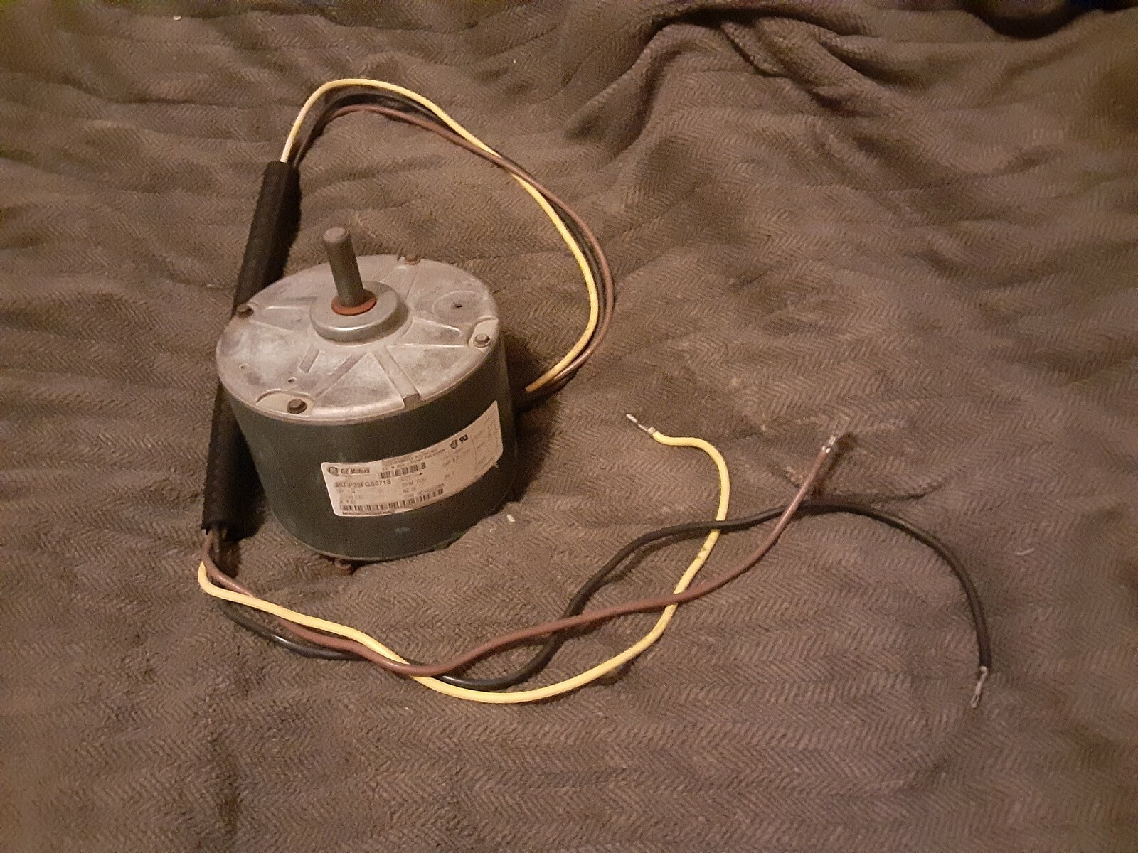 GE 5KCP39FGS071S Carrier HC39GE236A Condenser Fan Motor 1/4 HP 230V ...