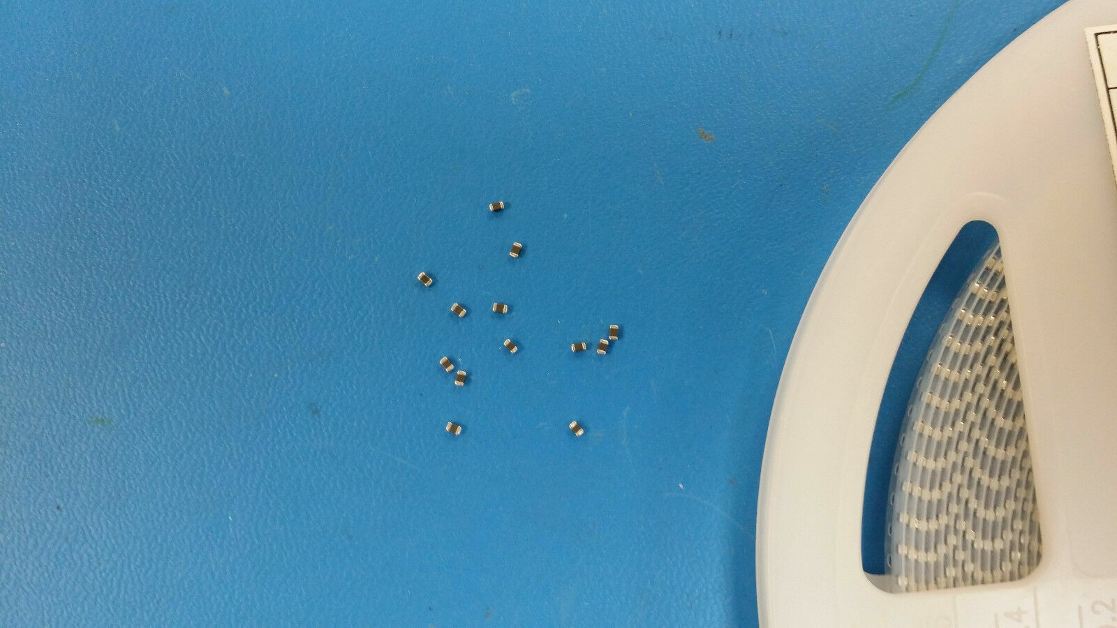 (50 PCS) N2012Z301T02 NEC TOKIN 1 FUNCTIONS, 0.2 A, FERRITE CHIP 0805 ...