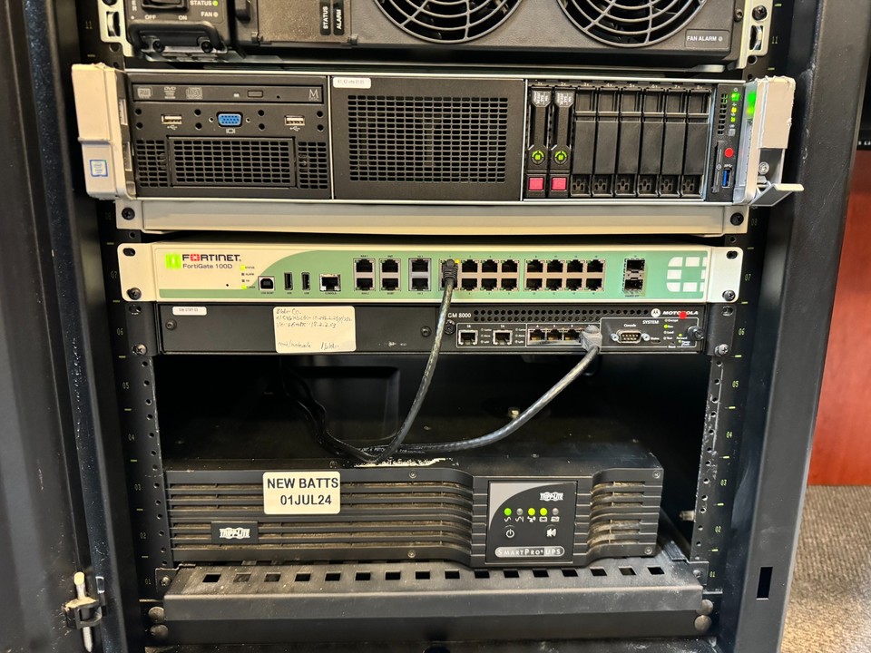 Motorola K Core Conventional Dispatch Console System Complete MCC7100 ...