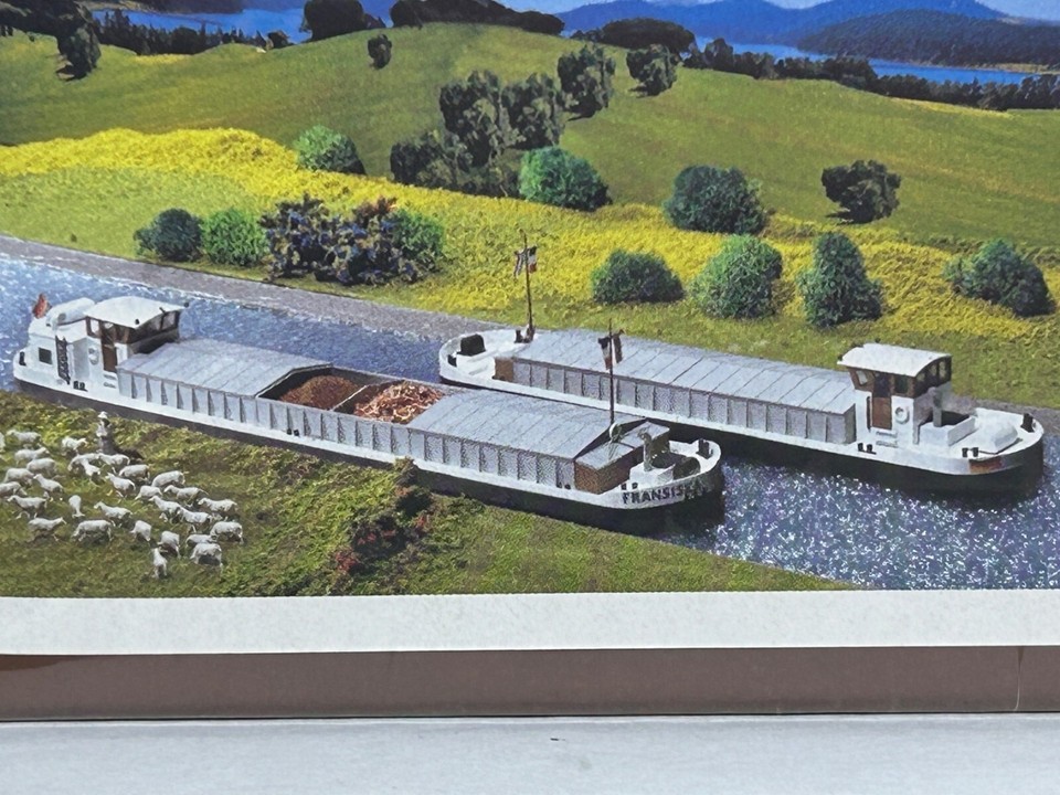 MOTOR BULK CARGO RIVER BARGE - WATERFRONT - HO Scale PLASTIC KIT ...