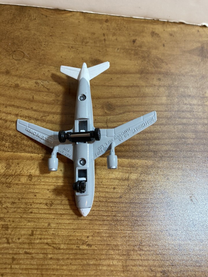 MATCHBOX LUFTHANSA A300 B AIRBUS PASSENGER PLANE ABOUT 4 1/4 " LONG & 4 ...