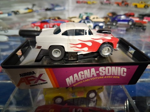 VINTAGE AURORA AFX MAGNASONIC '55 CHEVY BEL AIR WHITE WITH RED FLAMES ...