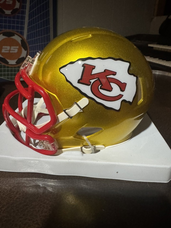 Mahomes Signed Autographed flash Mini Helmet Beckett COA Chiefs -see ...