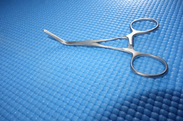 Codman 37-1335 Stainless 114mm Noon Classic AV Fistula Clamp Surgical ...