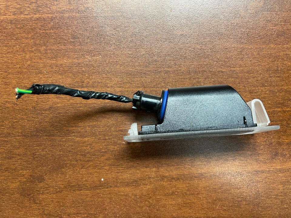 Genuine GM Rear License Plate Lamp, Bulb, Socket 13502178 | eBay