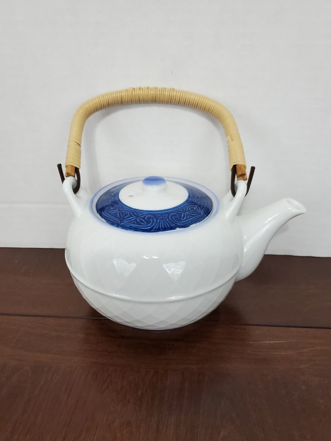 Vintage JGI Shaddy Arita China Tea/Saki Pot & 4 Cups Blue and White ...