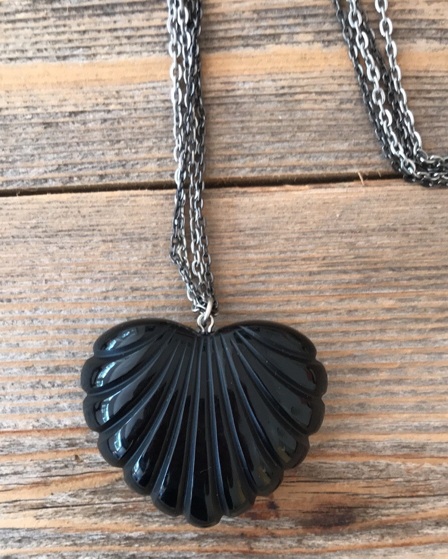 Yochi NY - Lucite Scalloped Heart Statement Necklace - Gem