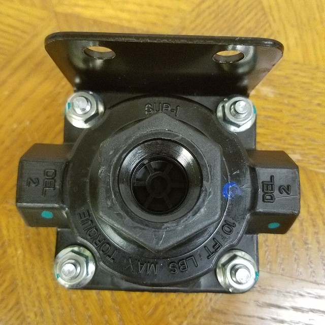 F1 Meritor WABCO 105 Quick Release Valve 9738990410 Qr030 for sale ...