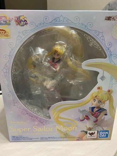 Super Sailor Moon Figuarts Zero chouette Bright Moon ? Legendary Silver ...