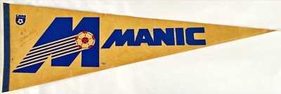 1981 MONTREAL MANIC AUTOGRAPHED 12X30 PENNANT GORDON HILL #11 NASL ...