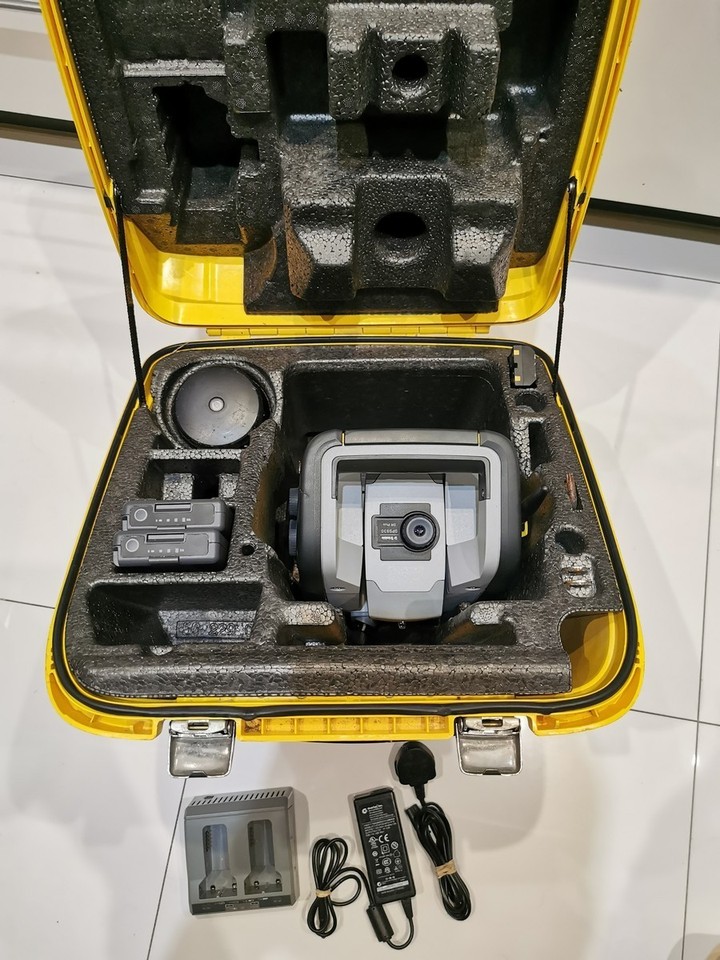 Trimble SPS930 DR Plus 1" / 1 Sec Precision 2.4 GHz Robotic Total ...