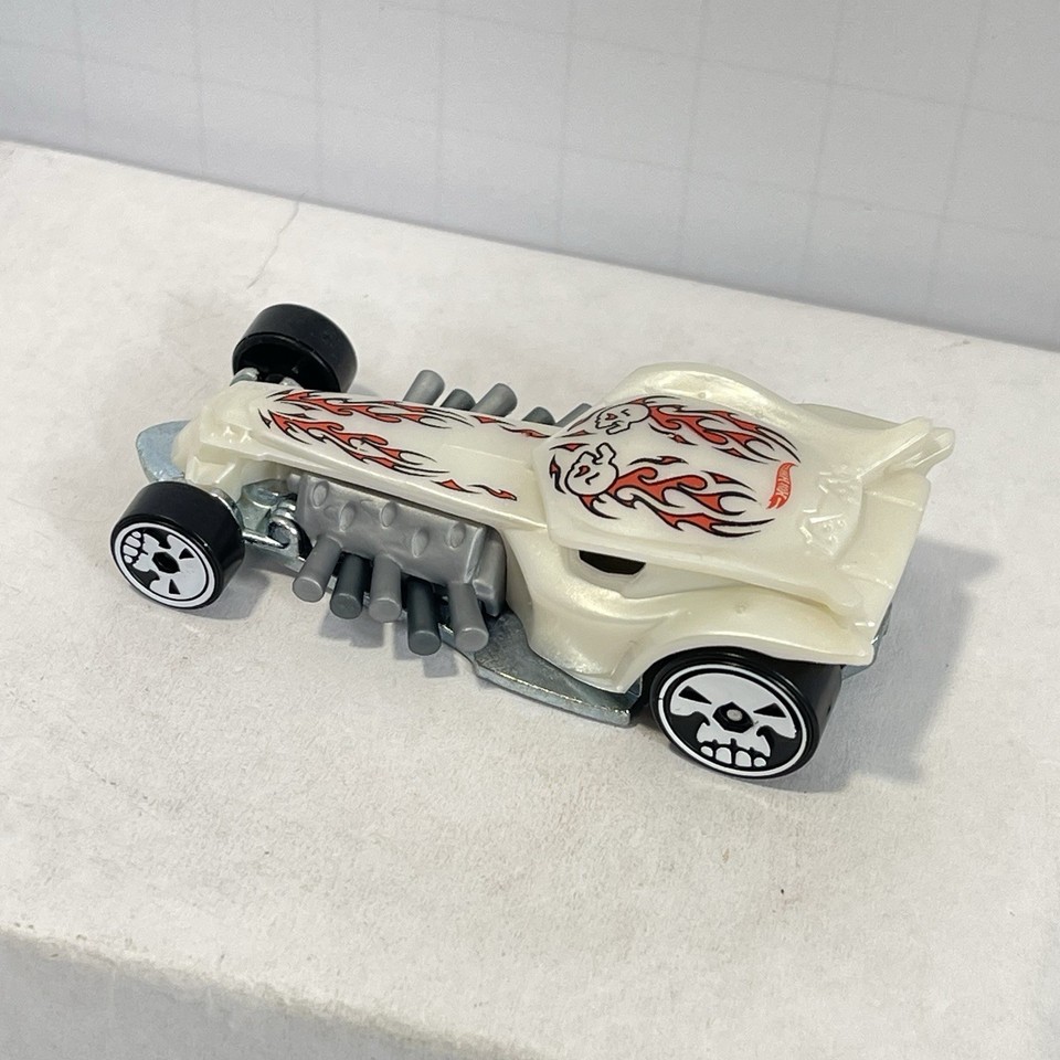 Hot Wheels Radical Racer HW Street Beasts Exclusive White Plastic ...