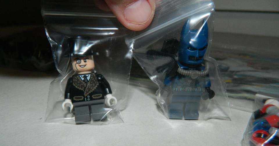 LEGO Batman 76010 THE PENGUIN FACE OFF All Minifigs* Booklets 100% ...