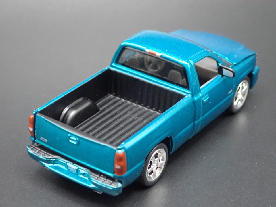 2003-2006 CHEVY CHEVROLET SILVERADO TRUCK SS CATEYE 1:64 SCALE DIECAST ...