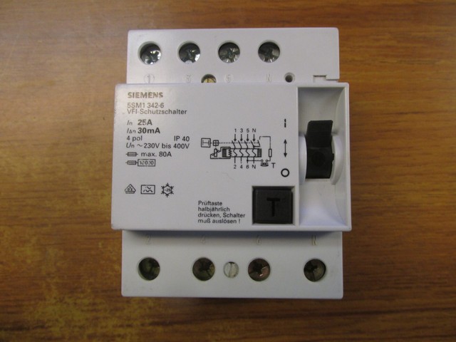 1 Siemens 5sm1342-6 Circuit Breaker 25amp 230-400vac 4p Type a ( 18 ...