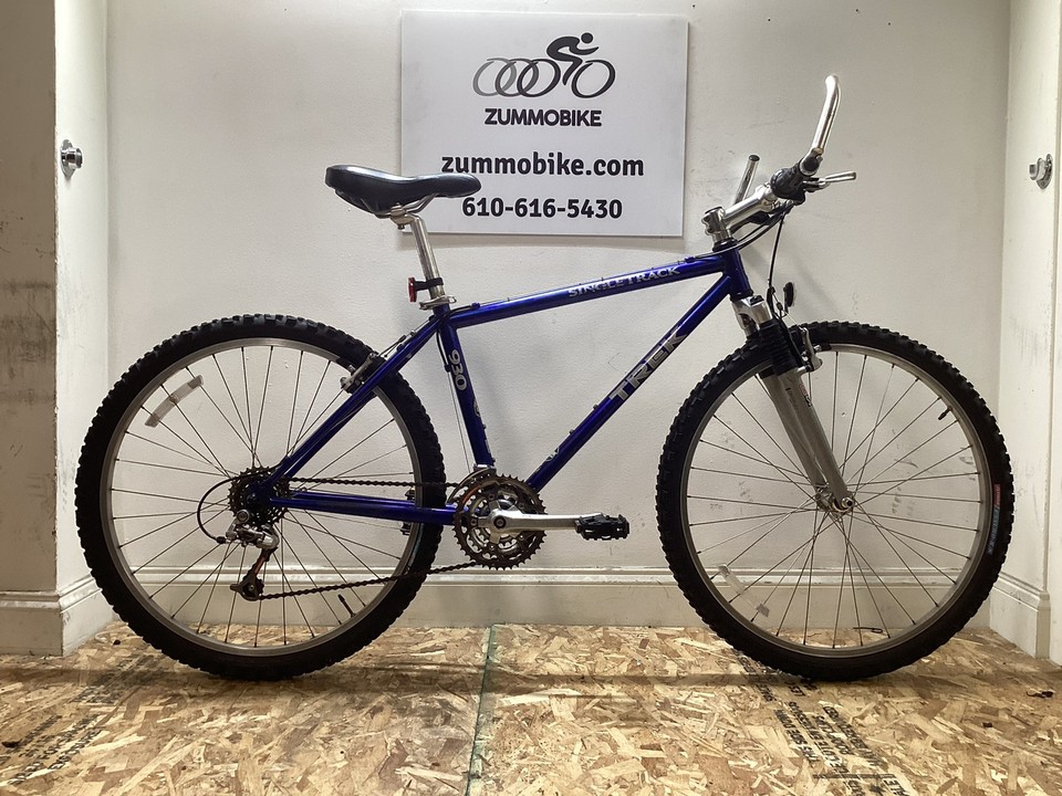 Trek Singletrack 930 26” Mountain Bike, 15” Chromoly Frame, RockShox ...