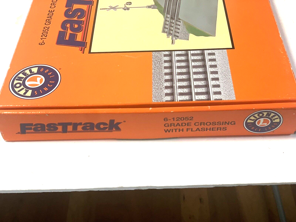 LIONEL 6-12052 FASTRACK GRADE CROSSING W FLASHERS 3 rail train track ...