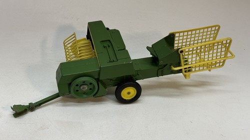 ERTL 585 John Deere Square Hay Baler Farm Toy Model Diecast 1:16 USA | eBay