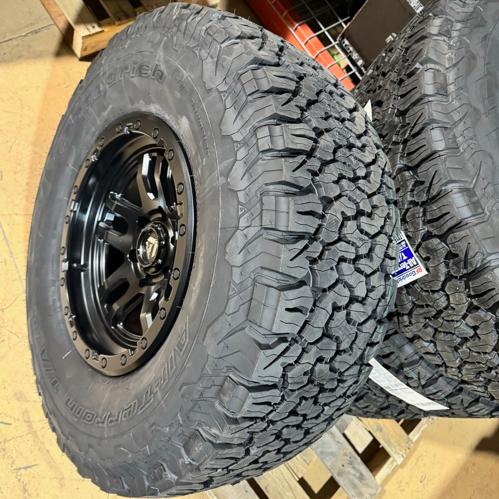 4) 17x9 Fuel Ammo D700 Wheels 35" BFG KO2 AT Tires 6x135 Ford F150 ...