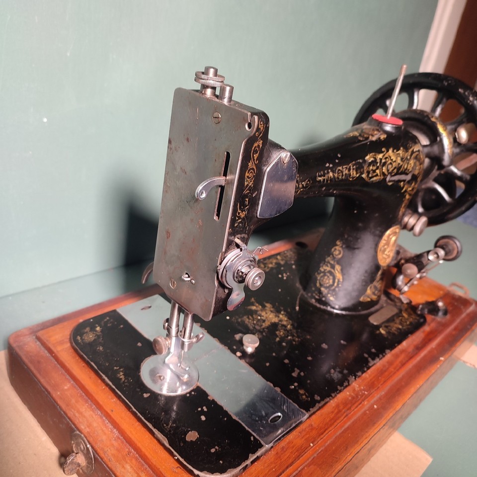Singer Hand Crank Sewing Machine Very Old Model Working With Wooden ...