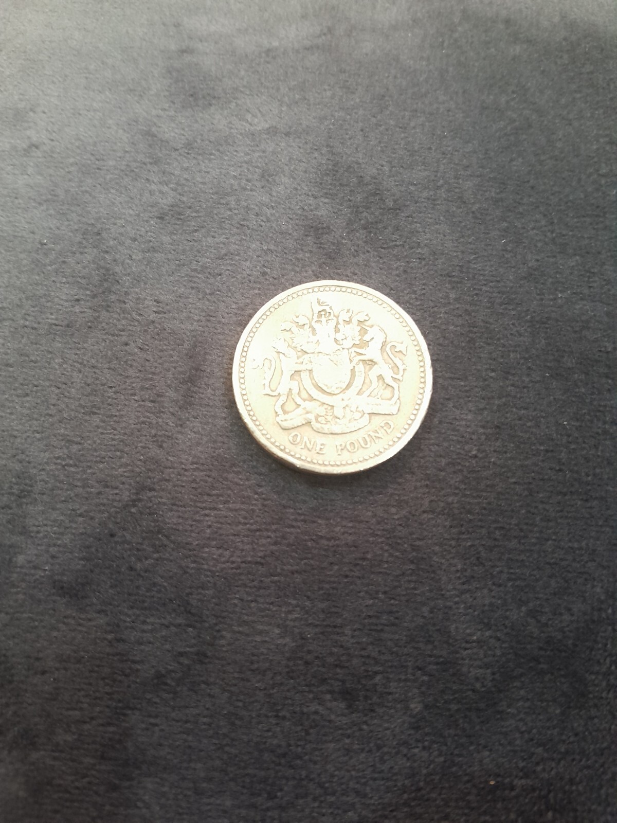 Extremely Rare Collectible £1 British Coin Shield Of the Royal Arms ...