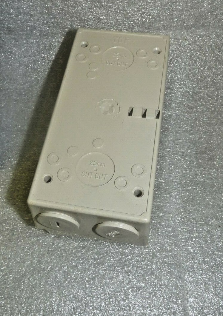 Clipsal WHT35 Triple Pole Weather Protected Surface Mount Switch NEW IN ...