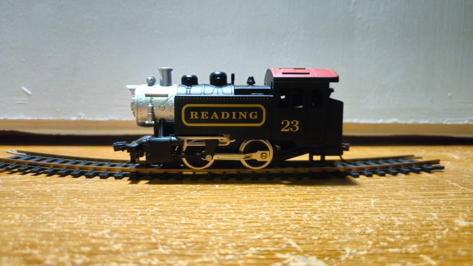 MRC Model Power HO Scale Reading 0-4-0 Steam Loco with Loco Genie DCC ...