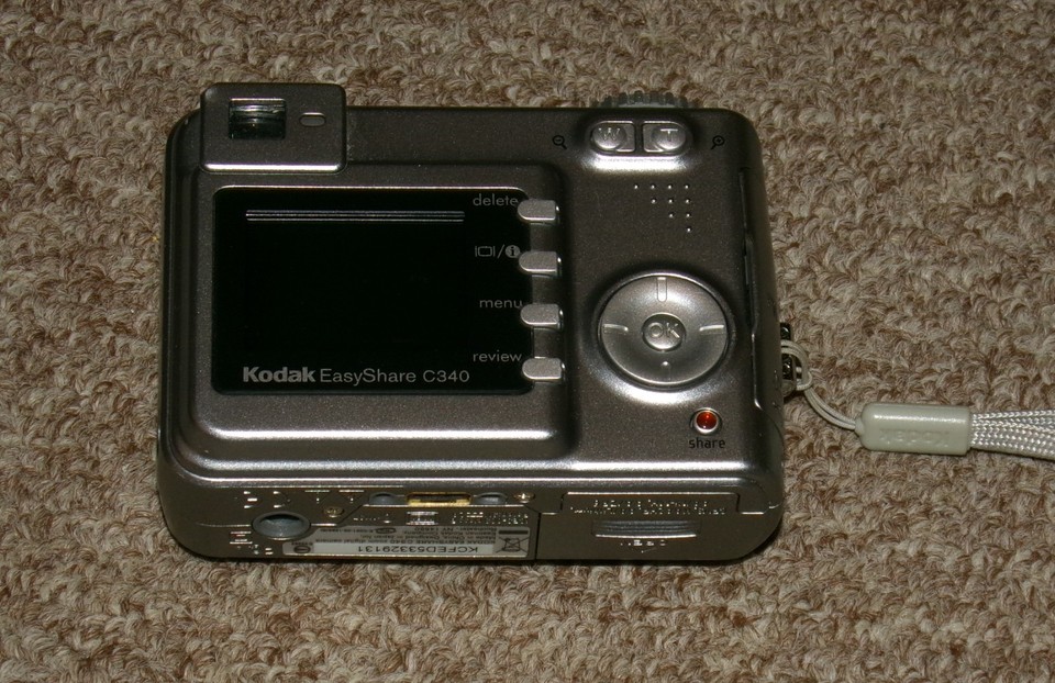 Nice Kodak Digital Camera EasyShare C340 5.0MP Silver With Case and San ...