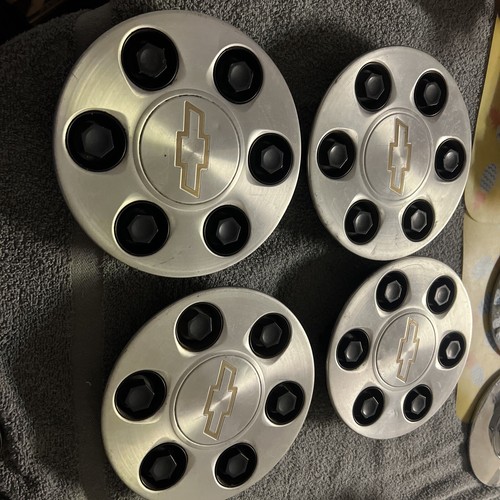 Set of 4 OEM 1999-06 Chevy Silverado Avalanche 6-Lug Center Caps ...