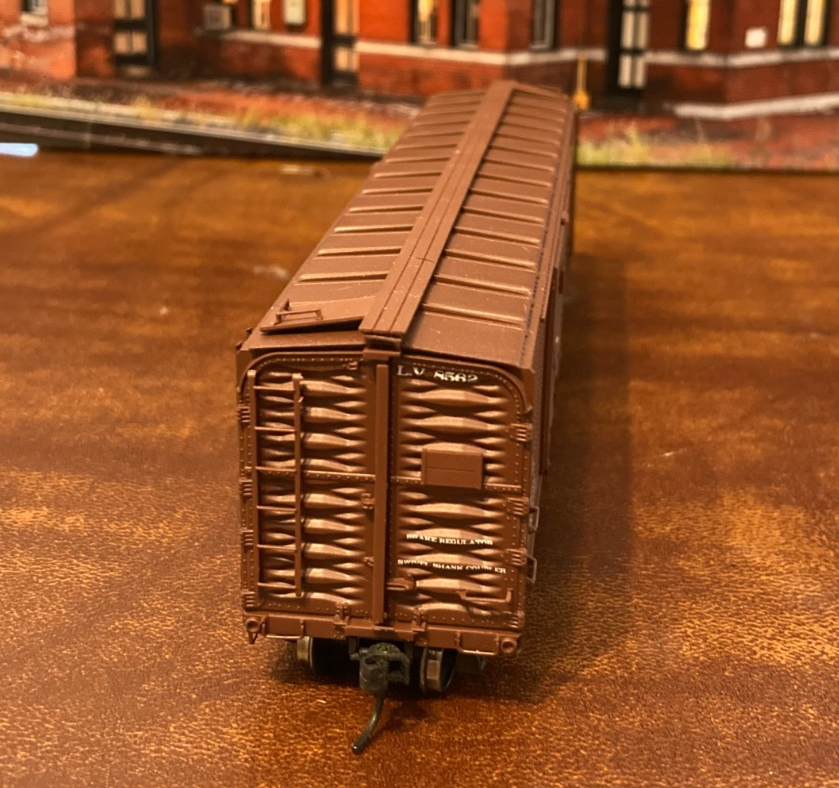 PAIR OF HO BOXCARS BY ATHEARN AND P2K CNW AND LEHIGH VALLEY | eBay