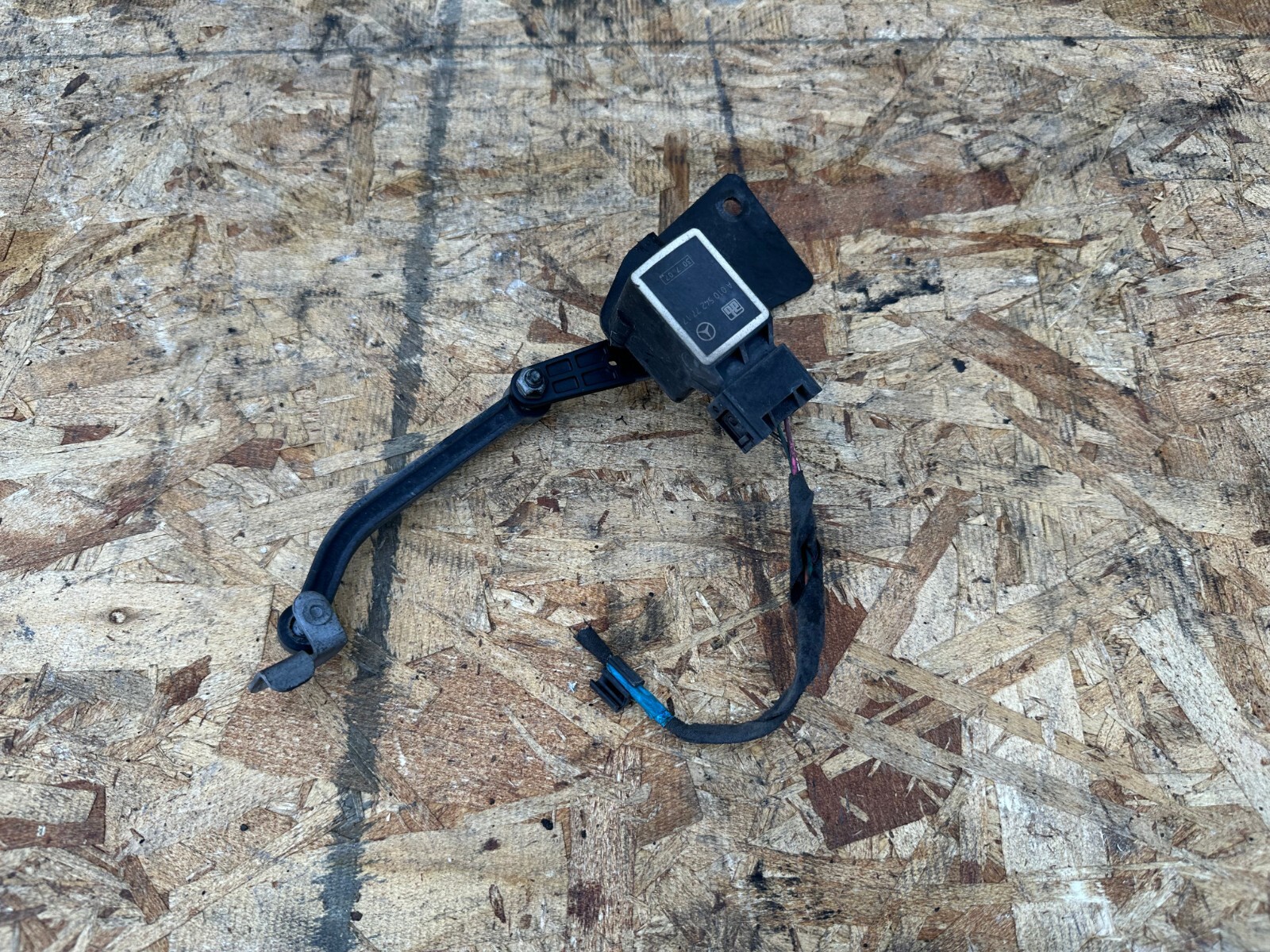 FRONT PASSENGER SIDE HEADLIGHT HEIGHT SENSOR OEM 06-11 W164 ML320 ML350 ...